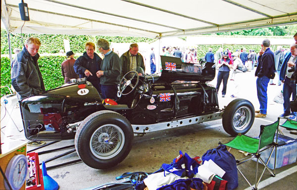 M-BASE エムベース ｜ 街角のクルマたちAtoZ