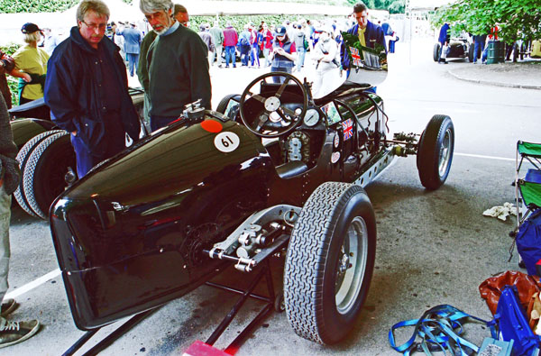 M-BASE エムベース ｜ 街角のクルマたちAtoZ