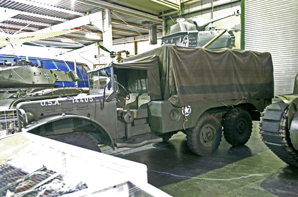 M-BASE エムベース ｜ 街角のクルマたちAtoZ