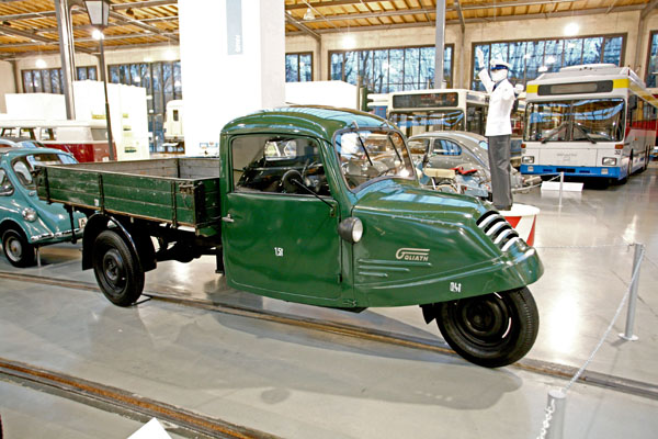 M-BASE エムベース ｜ 街角のクルマたちAtoZ