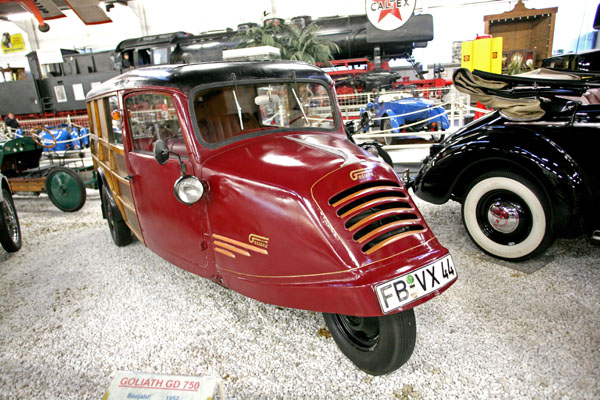 M-BASE エムベース ｜ 街角のクルマたちAtoZ