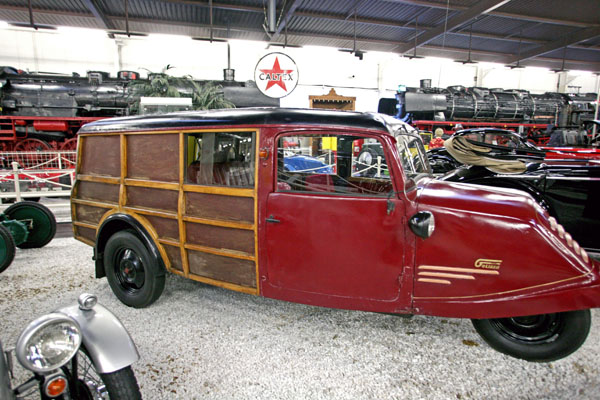 M-BASE エムベース ｜ 街角のクルマたちAtoZ