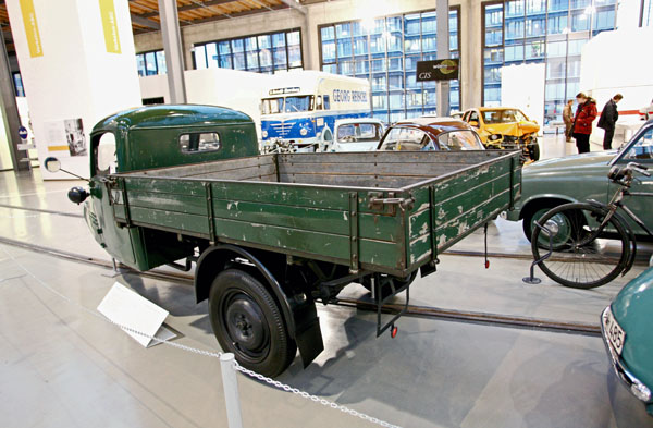 M-BASE エムベース ｜ 街角のクルマたちAtoZ